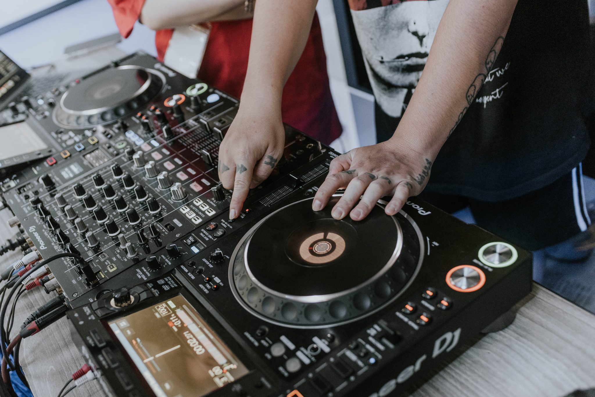 HỌC ĐÁNH DJ BAO NHIÊU TIỀN? 5 BƯỚC CHO NGƯỜI MỚI?