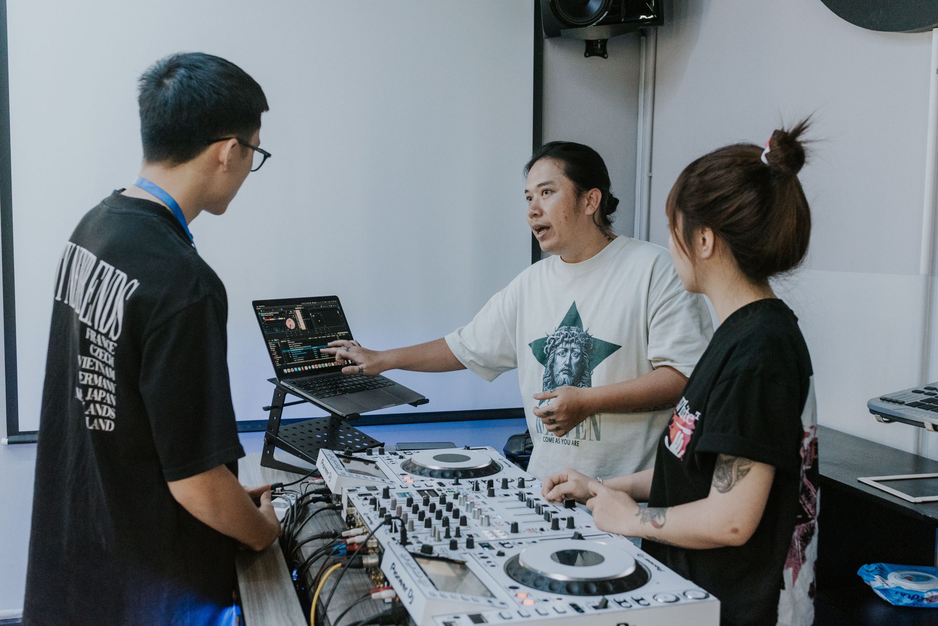 KHÁM PHÁ CON ĐƯỜNG TRỞ THÀNH DJ CHUYÊN NGHIỆP - MUSE INC