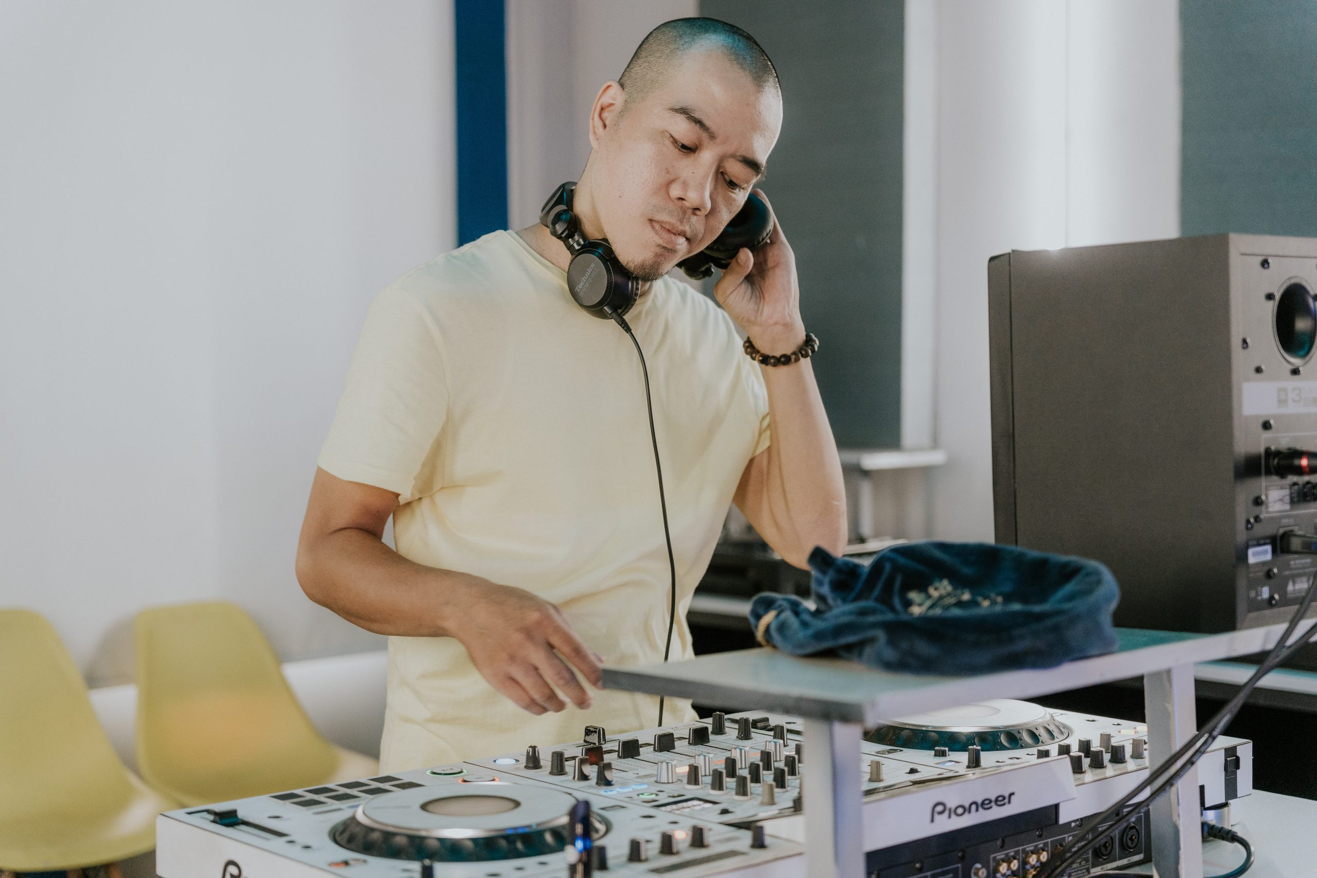 DJ HOÀNG PHONG - TỪ DJ ĐỜI ĐẦU ĐẾN NGƯỜI THẦY TÀI NĂNG CỦA EDM VIỆT